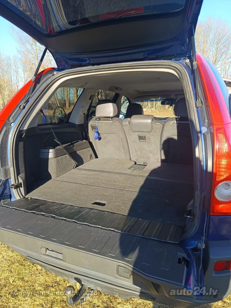 Blue Volvo XC90 2006 in Haapsalu, with an engine capacity of 2.40 L and mileage of 399 thousand km for 5900 €, photo 11 on AUTOMOTO.COM.LV