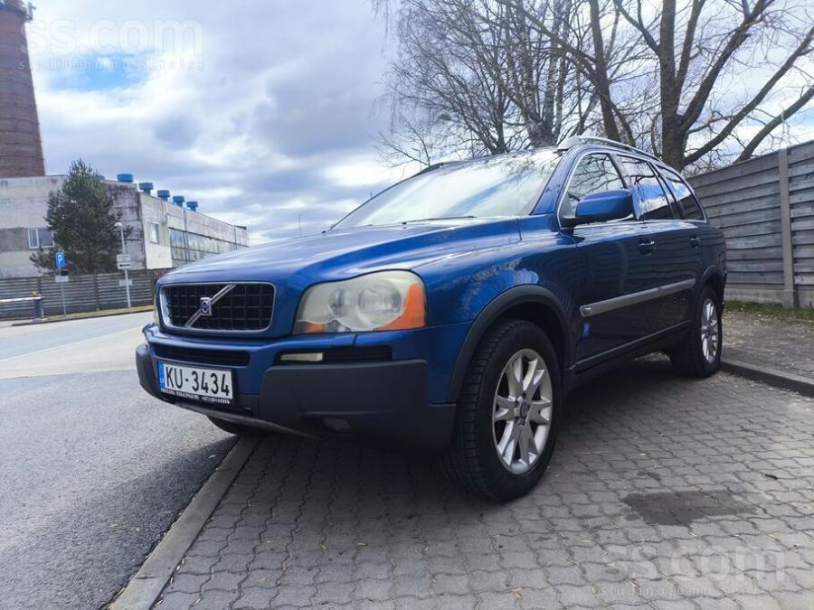 Blue Volvo XC90 2006 in Jelgava, with an engine capacity of 2.40 L and mileage of 351 thousand km for 3950 €, photo 3 on AUTOMOTO.COM.LV
