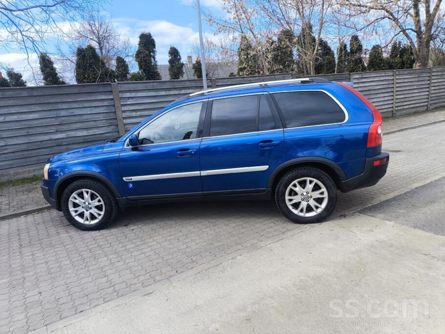 Blue Volvo XC90 2006 in Jelgava, with an engine capacity of 2.40 L and mileage of 351 thousand km for 3950 €, photo 5 on AUTOMOTO.COM.LV