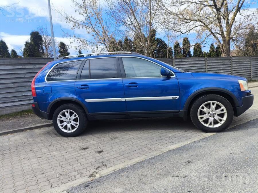 Blue Volvo XC90 2006 in Jelgava, with an engine capacity of 2.40 L and mileage of 351 thousand km for 3950 €, photo 6 on AUTOMOTO.COM.LV