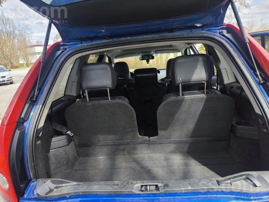 Blue Volvo XC90 2006 in Jelgava, with an engine capacity of 2.40 L and mileage of 351 thousand km for 3950 €, photo 9 on AUTOMOTO.COM.LV