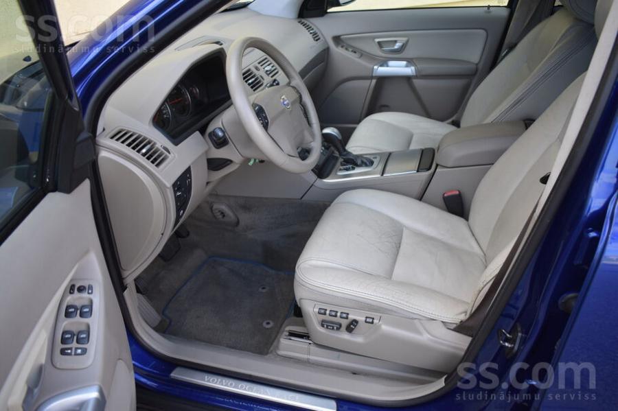 Blue Volvo XC90 2006 in Talsi, with an engine capacity of 2.40 L and mileage of 280 thousand km for 4800 €, photo 8 on AUTOMOTO.COM.LV