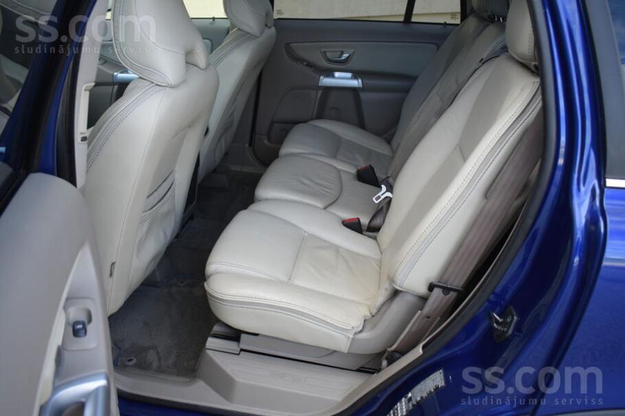 Blue Volvo XC90 2006 in Talsi, with an engine capacity of 2.40 L and mileage of 280 thousand km for 4800 €, photo 9 on AUTOMOTO.COM.LV