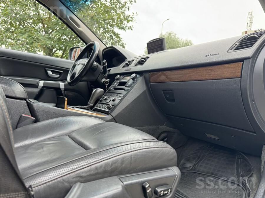 Zils Volvo XC90 2006 Rīga, ar dzinēja tilpumu 2.40 L un nobraukumu 324 tūkst. km par 5690 €, foto 17 vietnē AUTOMOTO.COM.LV