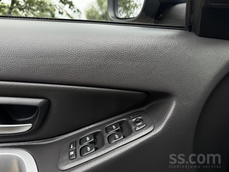 Zils Volvo XC90 2006 Rīga, ar dzinēja tilpumu 2.40 L un nobraukumu 324 tūkst. km par 5690 €, foto 30 vietnē AUTOMOTO.COM.LV