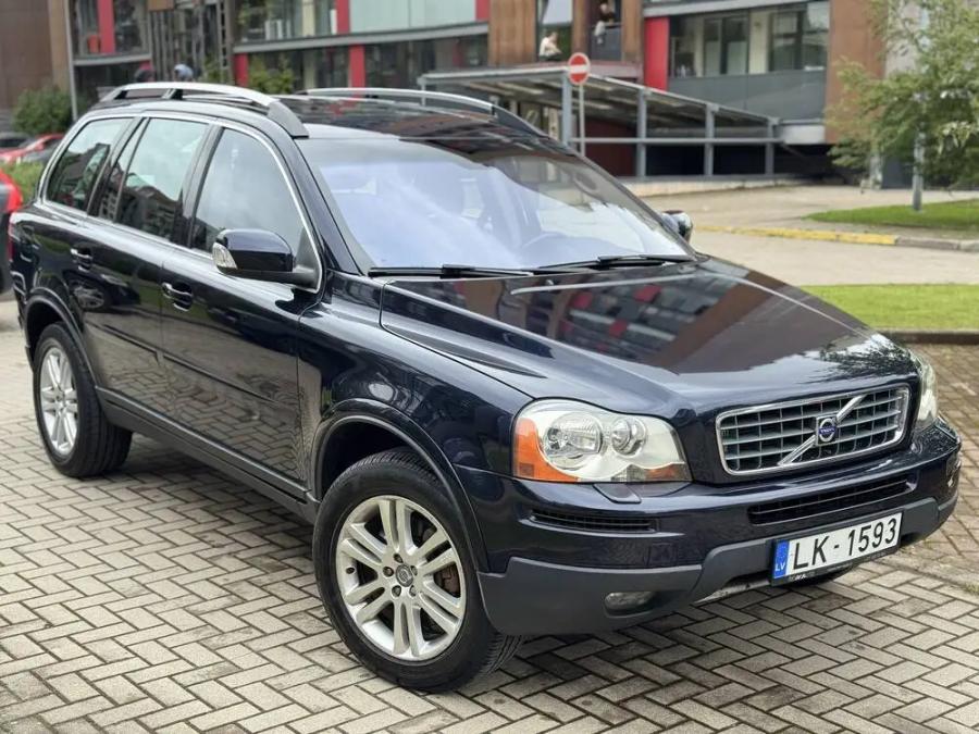 Zils Volvo XC90 2006 Rīga, ar dzinēja tilpumu 2.40 L un nobraukumu 324 tūkst. km par 5690 €, foto 1 vietnē AUTOMOTO.COM.LV