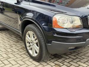 Zils Volvo XC90 2006 Rīga, ar dzinēja tilpumu 2.40 L un nobraukumu 324 tūkst. km par 5690 €, foto 10 vietnē AUTOMOTO.COM.LV