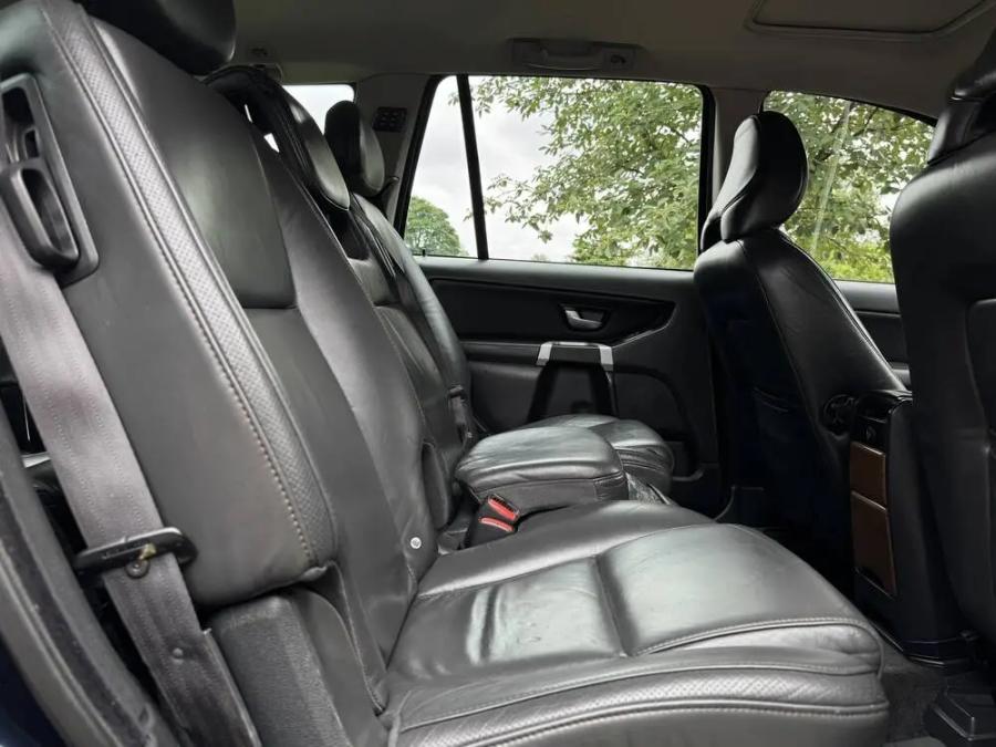 Zils Volvo XC90 2006 Rīga, ar dzinēja tilpumu 2.40 L un nobraukumu 324 tūkst. km par 5690 €, foto 21 vietnē AUTOMOTO.COM.LV
