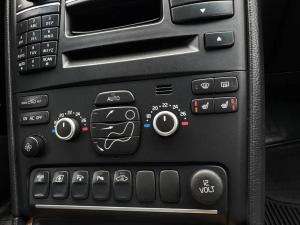 Zils Volvo XC90 2006 Rīga, ar dzinēja tilpumu 2.40 L un nobraukumu 324 tūkst. km par 5690 €, foto 29 vietnē AUTOMOTO.COM.LV