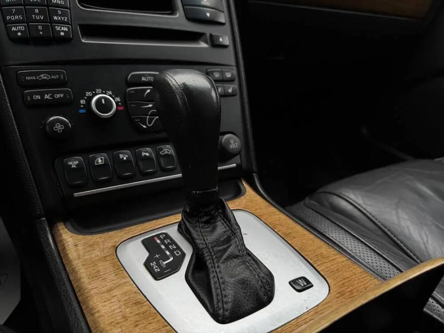 Zils Volvo XC90 2006 Rīga, ar dzinēja tilpumu 2.40 L un nobraukumu 324 tūkst. km par 5690 €, foto 32 vietnē AUTOMOTO.COM.LV