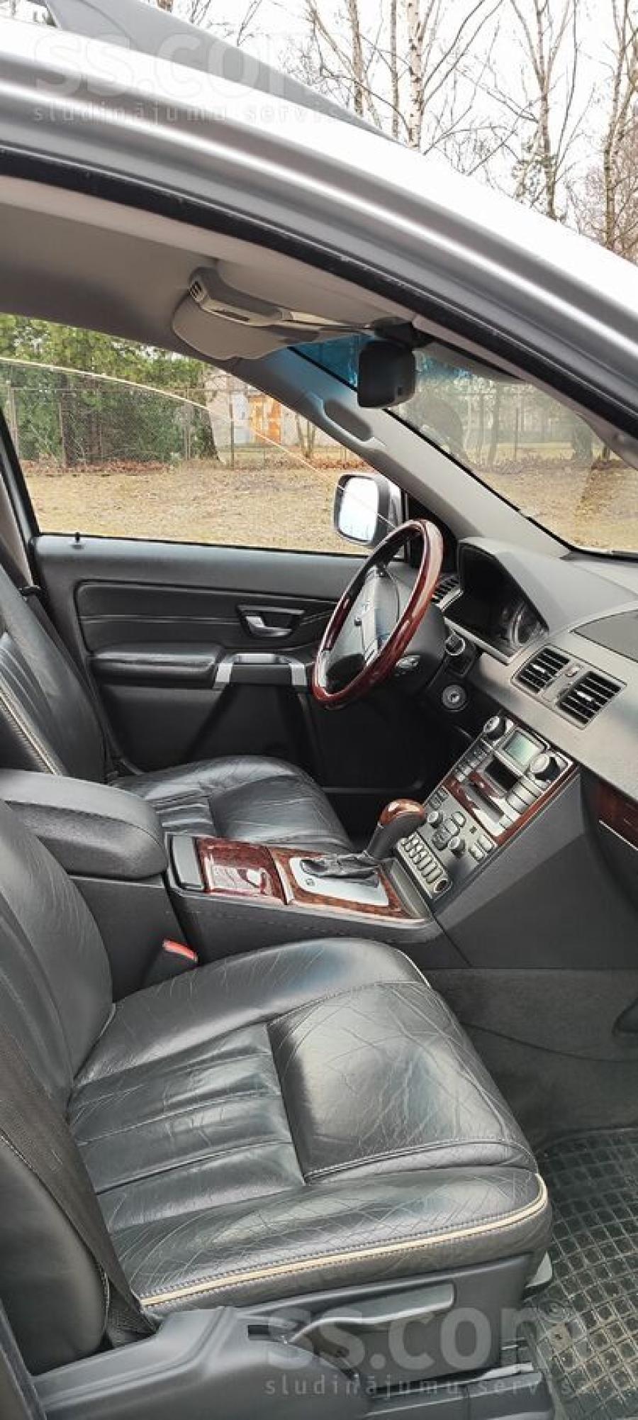 Blue Volvo XC90 2006 in Riga, with an engine capacity of 2.40 L and mileage of 298 thousand km for 6500 €, photo 3 on AUTOMOTO.COM.LV
