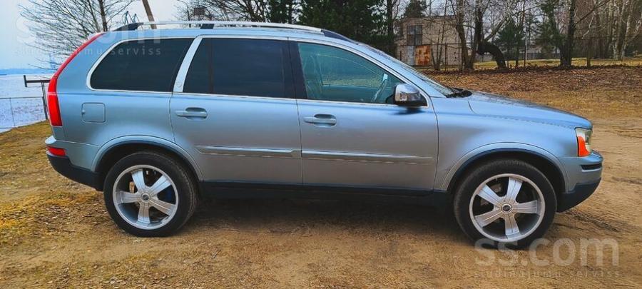 Blue Volvo XC90 2006 in Riga, with an engine capacity of 2.40 L and mileage of 298 thousand km for 6500 €, photo 5 on AUTOMOTO.COM.LV