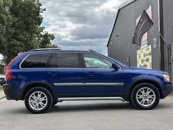 Blue Volvo XC90 2006 in Siauliai, with an engine capacity of 2.40 L and mileage of 296 thousand km for 4450 €, photo 9 on AUTOMOTO.COM.LV