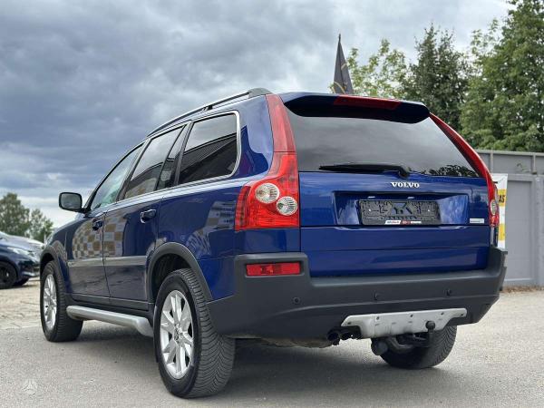 Blue Volvo XC90 2006 in Siauliai, with an engine capacity of 2.40 L and mileage of 296 thousand km for 4450 €, photo 10 on AUTOMOTO.COM.LV
