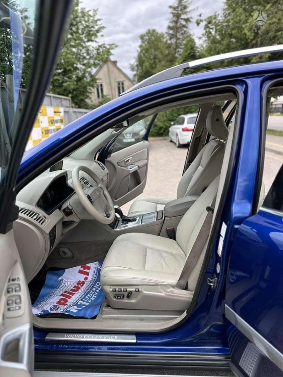 Blue Volvo XC90 2006 in Siauliai, with an engine capacity of 2.40 L and mileage of 296 thousand km for 4450 €, photo 21 on AUTOMOTO.COM.LV