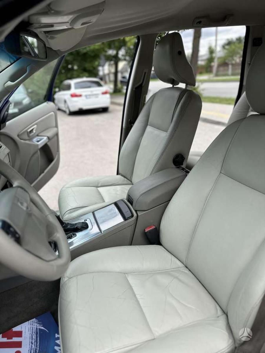 Blue Volvo XC90 2006 in Siauliai, with an engine capacity of 2.40 L and mileage of 296 thousand km for 4450 €, photo 22 on AUTOMOTO.COM.LV