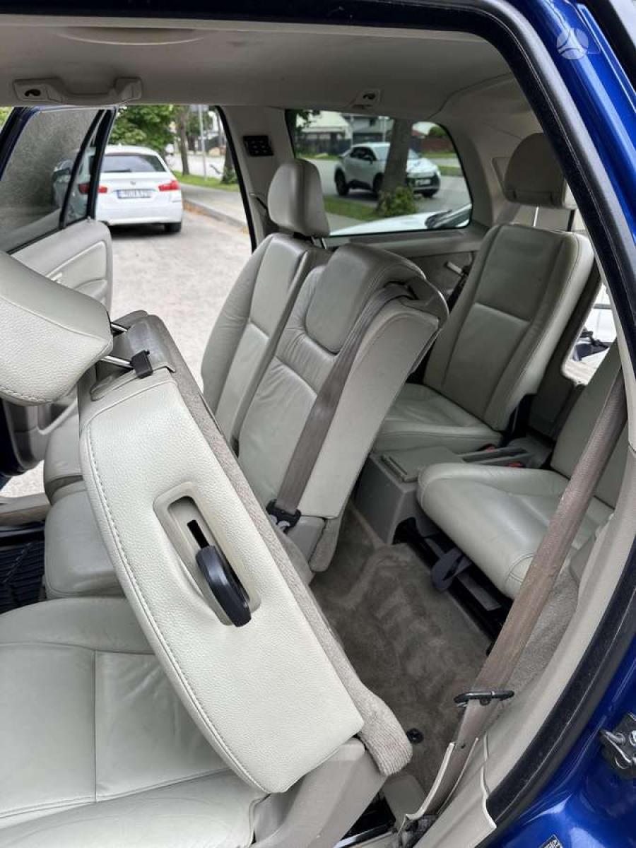Blue Volvo XC90 2006 in Siauliai, with an engine capacity of 2.40 L and mileage of 296 thousand km for 4450 €, photo 33 on AUTOMOTO.COM.LV