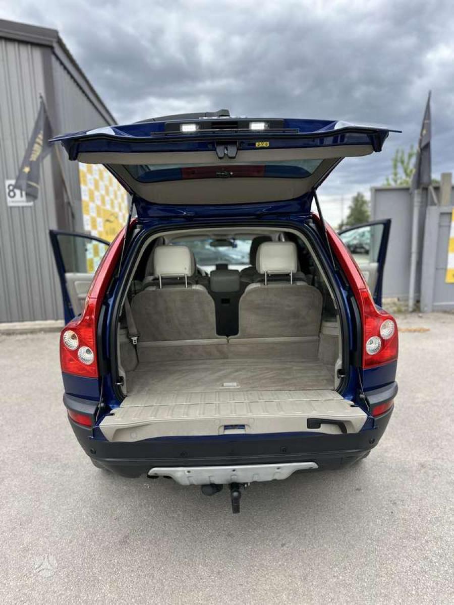 Blue Volvo XC90 2006 in Siauliai, with an engine capacity of 2.40 L and mileage of 296 thousand km for 4450 €, photo 35 on AUTOMOTO.COM.LV