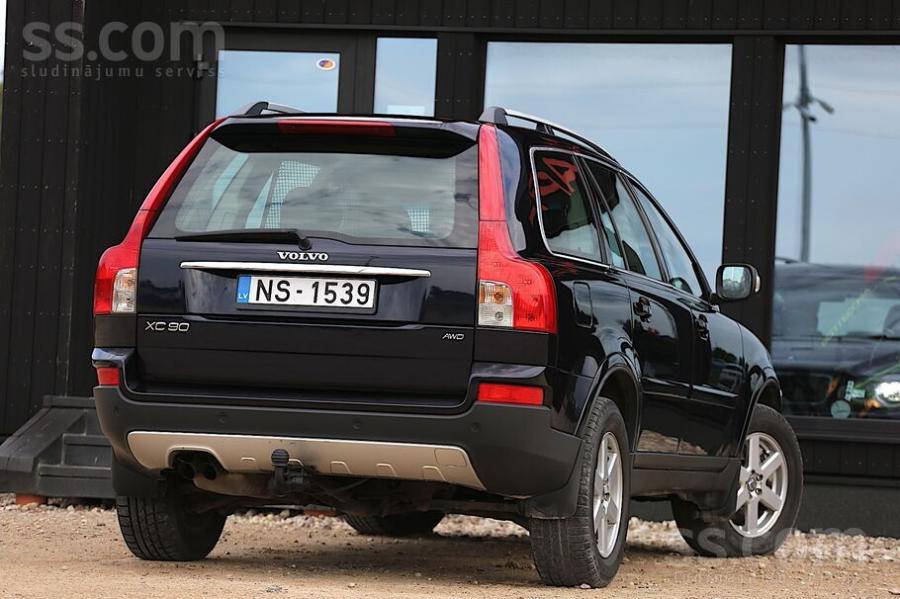 Blue Volvo XC90 2006 in Tukums, with an engine capacity of 2.40 L and mileage of 317 thousand km for 4990 €, photo 3 on AUTOMOTO.COM.LV