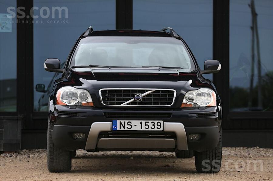 Blue Volvo XC90 2006 in Tukums, with an engine capacity of 2.40 L and mileage of 317 thousand km for 4990 €, photo 7 on AUTOMOTO.COM.LV