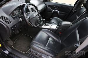 Blue Volvo XC90 2006 in Tukums, with an engine capacity of 2.40 L and mileage of 317 thousand km for 4990 €, photo 9 on AUTOMOTO.COM.LV