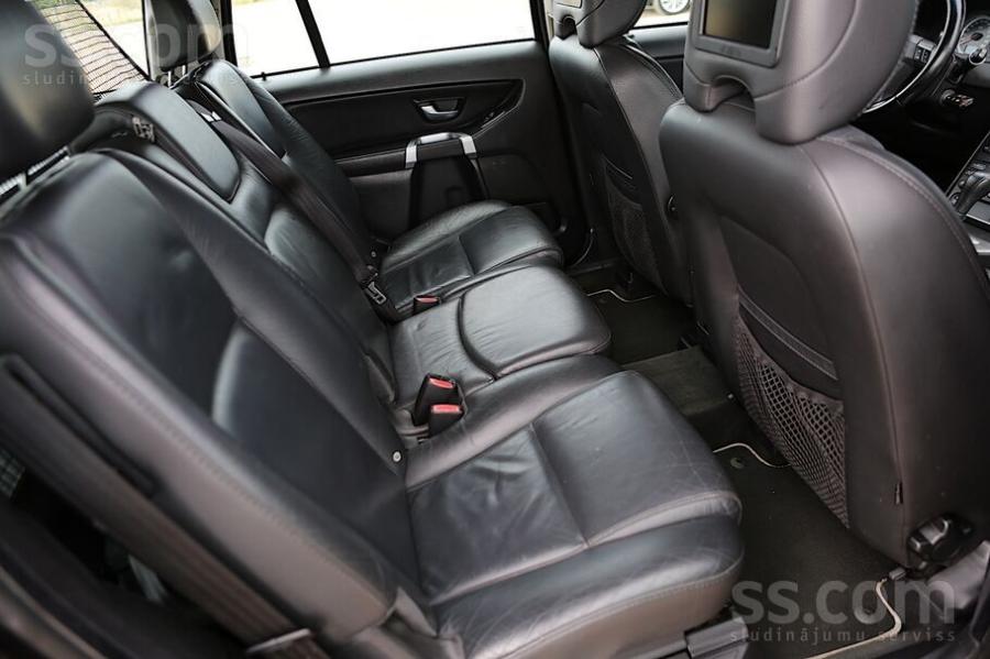 Blue Volvo XC90 2006 in Tukums, with an engine capacity of 2.40 L and mileage of 317 thousand km for 4990 €, photo 13 on AUTOMOTO.COM.LV