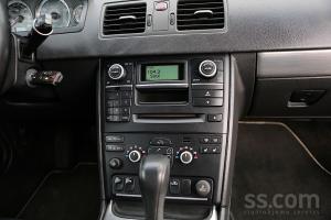 Blue Volvo XC90 2006 in Tukums, with an engine capacity of 2.40 L and mileage of 317 thousand km for 4990 €, photo 18 on AUTOMOTO.COM.LV