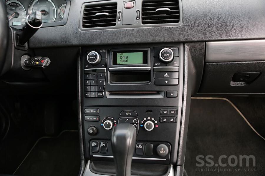 Blue Volvo XC90 2006 in Tukums, with an engine capacity of 2.40 L and mileage of 317 thousand km for 4990 €, photo 18 on AUTOMOTO.COM.LV