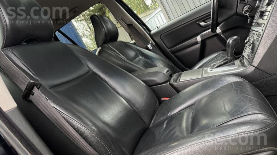 Zils Volvo XC90 2006 Rīga, ar dzinēja tilpumu 2.40 L un nobraukumu 362 tūkst. km par 3650 €, foto 13 vietnē AUTOMOTO.COM.LV