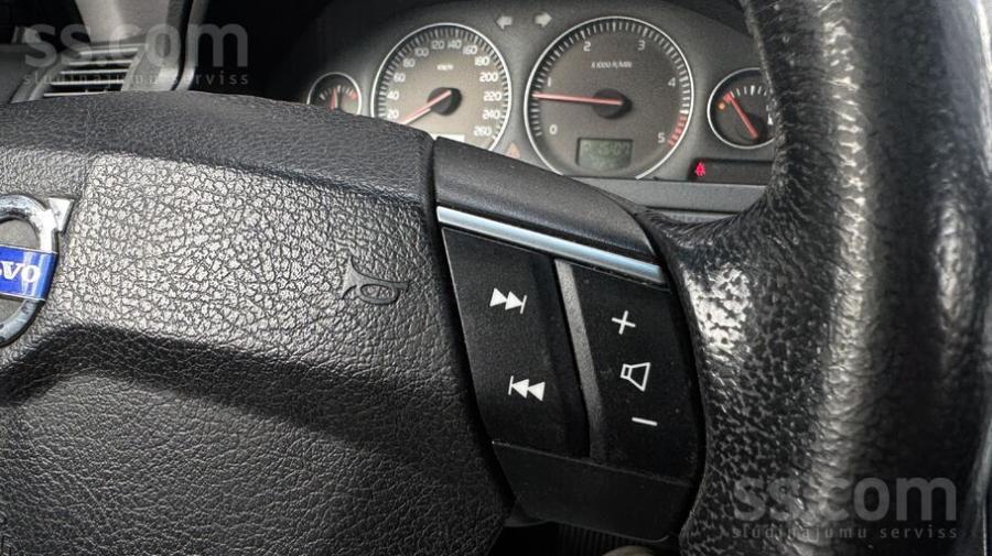 Zils Volvo XC90 2006 Rīga, ar dzinēja tilpumu 2.40 L un nobraukumu 362 tūkst. km par 3650 €, foto 16 vietnē AUTOMOTO.COM.LV