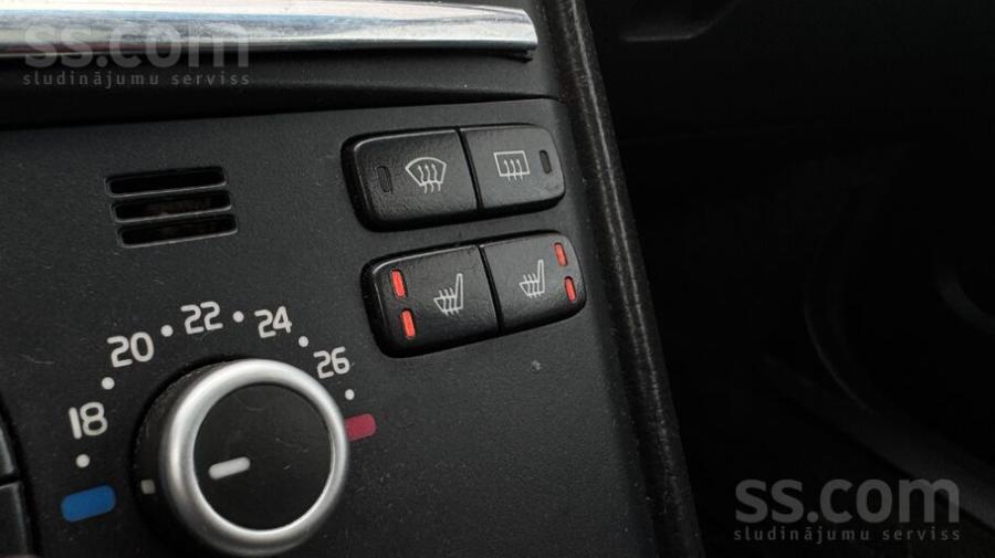 Zils Volvo XC90 2006 Rīga, ar dzinēja tilpumu 2.40 L un nobraukumu 362 tūkst. km par 3650 €, foto 18 vietnē AUTOMOTO.COM.LV