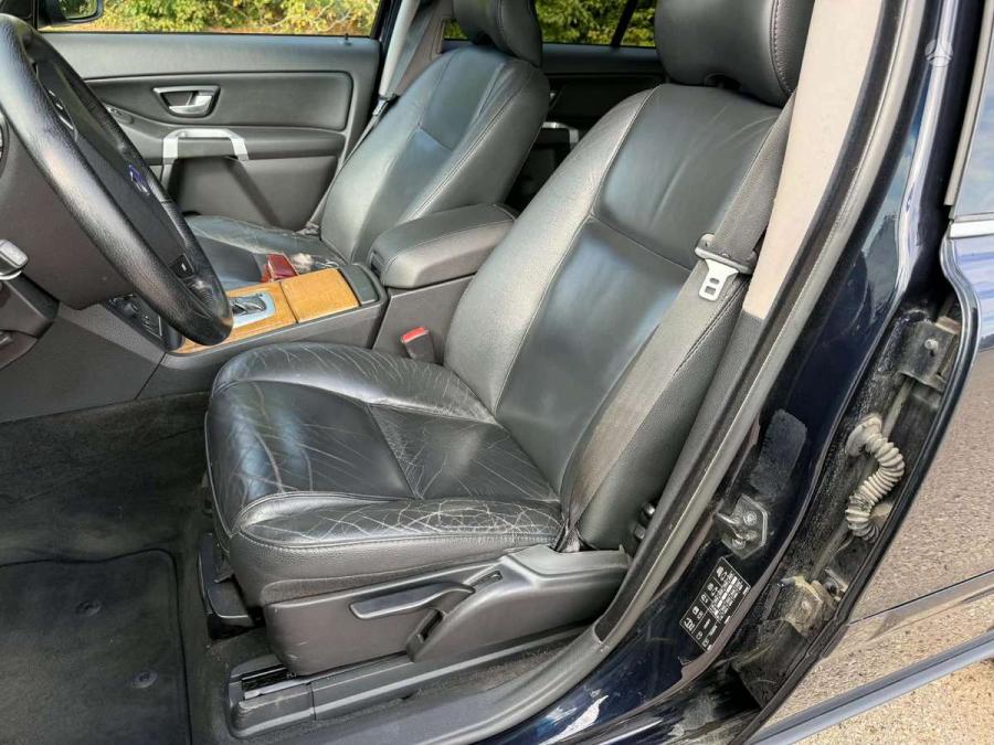 Zils Volvo XC90 2006 Utena, ar dzinēja tilpumu 2.40 L un nobraukumu 270 tūkst. km par 4400 €, foto 16 vietnē AUTOMOTO.COM.LV
