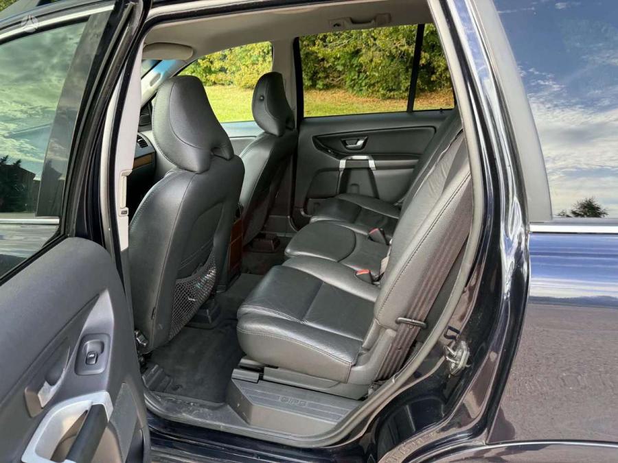 Zils Volvo XC90 2006 Utena, ar dzinēja tilpumu 2.40 L un nobraukumu 270 tūkst. km par 4400 €, foto 17 vietnē AUTOMOTO.COM.LV
