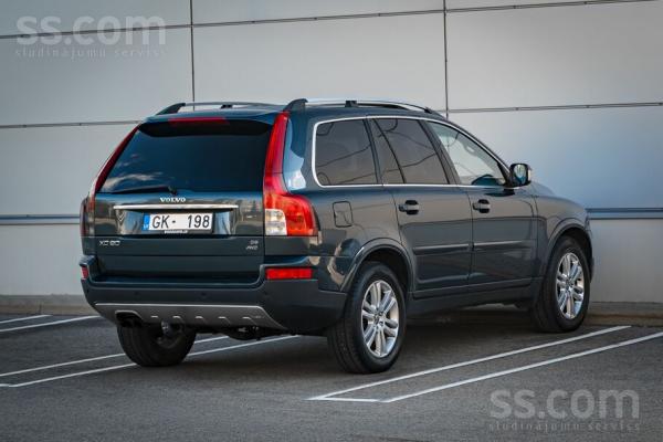 Zils Volvo XC90 2006 Rīga, ar dzinēja tilpumu 2.40 L un nobraukumu 232 tūkst. km par 5500 €, foto 5 vietnē AUTOMOTO.COM.LV