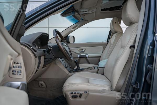 Zils Volvo XC90 2006 Rīga, ar dzinēja tilpumu 2.40 L un nobraukumu 232 tūkst. km par 5500 €, foto 10 vietnē AUTOMOTO.COM.LV