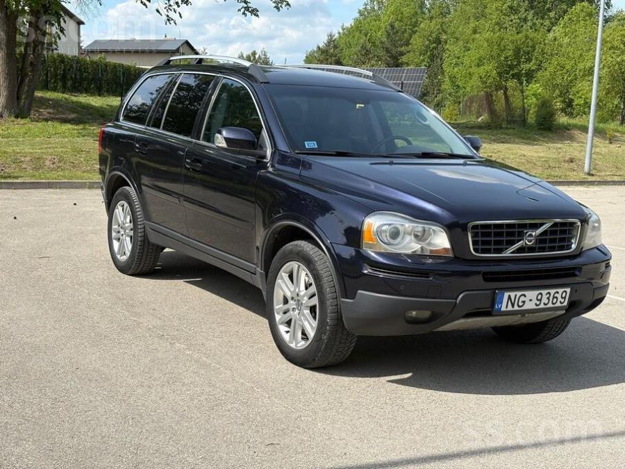 Blue Volvo XC90 2007 in Dobele, with an engine capacity of 2.40 L and mileage of 306 thousand km for 1450 €, photo 1 on AUTOMOTO.COM.LV