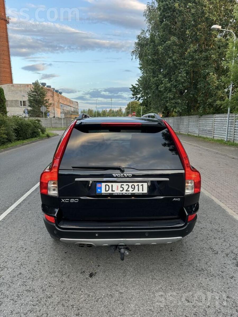 Blue Volvo XC90 2007 in Riga, with an engine capacity of 2.40 L and mileage of 236 thousand km for 6600 €, photo 5 on AUTOMOTO.COM.LV