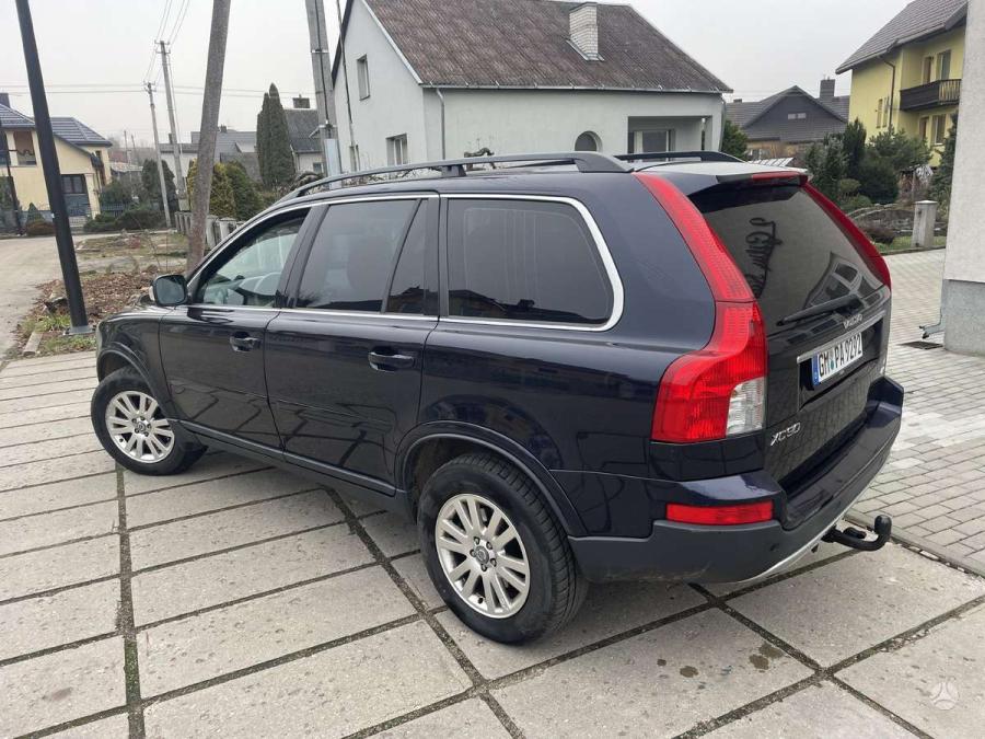 Blue Volvo XC90 2007 in Alytus, with an engine capacity of 2.40 L and mileage of 312 thousand km for 4650 €, photo 8 on AUTOMOTO.COM.LV