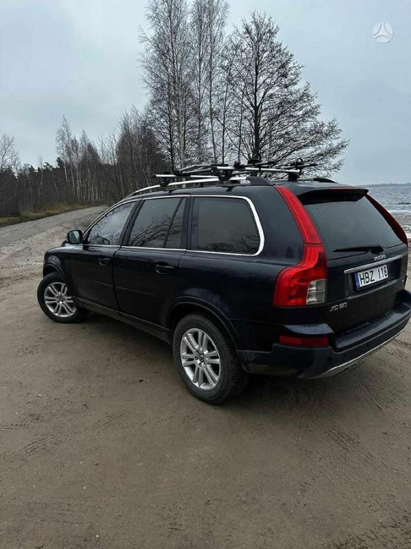 Blue Volvo XC90 2007 in Siauliai, with an engine capacity of 2.40 L and mileage of 305 thousand km for 4650 €, photo 2 on AUTOMOTO.COM.LV