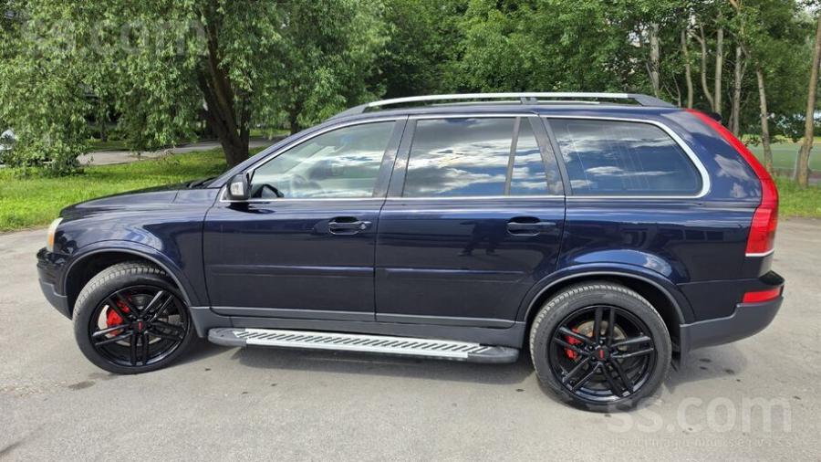 Blue Volvo XC90 2007 in Riga, with an engine capacity of 2.40 L and mileage of 322 thousand km for 7100 €, photo 1 on AUTOMOTO.COM.LV