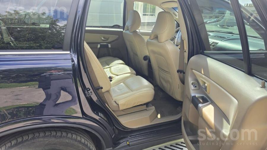 Blue Volvo XC90 2007 in Riga, with an engine capacity of 2.40 L and mileage of 322 thousand km for 7100 €, photo 16 on AUTOMOTO.COM.LV