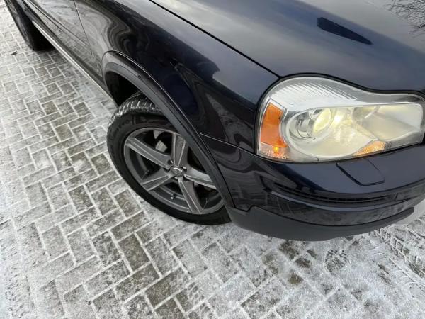 Blue Volvo XC90 2007 in Riga, with an engine capacity of 2.40 L and mileage of 284 thousand km for 5290 €, photo 2 on AUTOMOTO.COM.LV