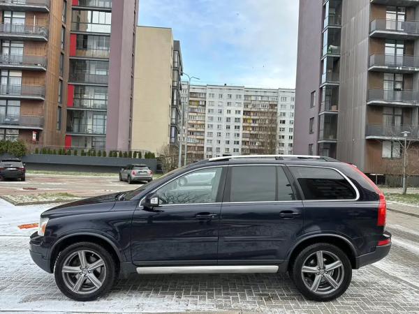 Blue Volvo XC90 2007 in Riga, with an engine capacity of 2.40 L and mileage of 284 thousand km for 5290 €, photo 3 on AUTOMOTO.COM.LV