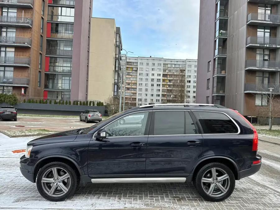 Blue Volvo XC90 2007 in Riga, with an engine capacity of 2.40 L and mileage of 284 thousand km for 5290 €, photo 4 on AUTOMOTO.COM.LV