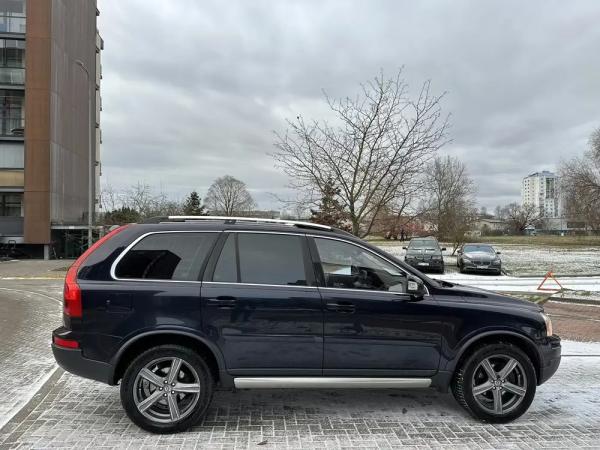 Blue Volvo XC90 2007 in Riga, with an engine capacity of 2.40 L and mileage of 284 thousand km for 5290 €, photo 5 on AUTOMOTO.COM.LV