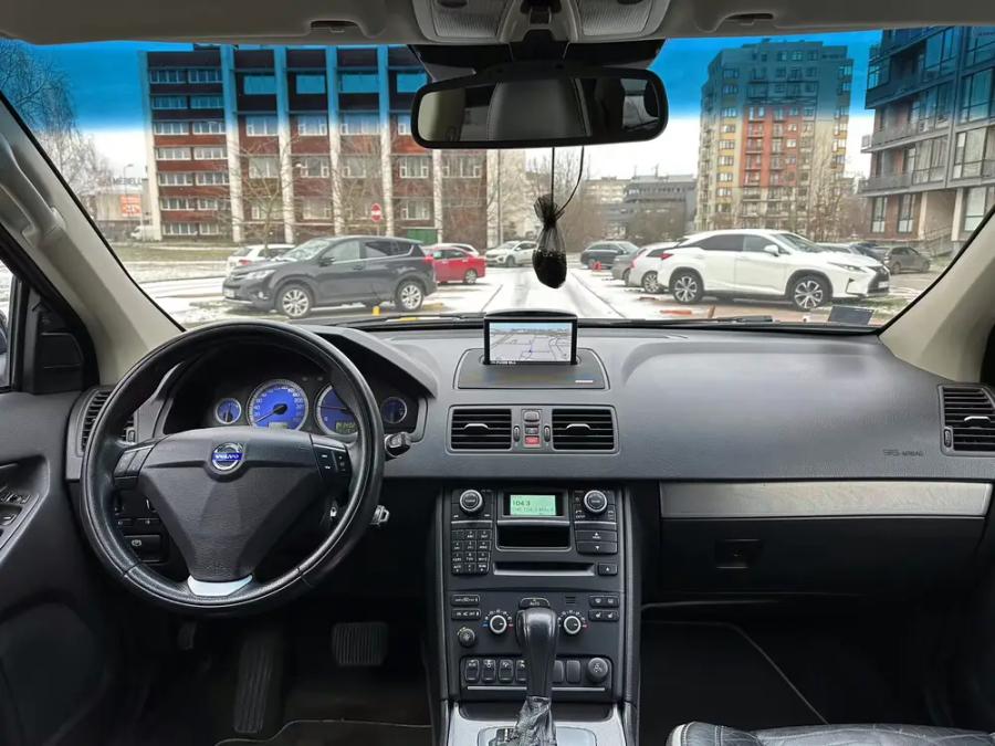 Blue Volvo XC90 2007 in Riga, with an engine capacity of 2.40 L and mileage of 284 thousand km for 5290 €, photo 18 on AUTOMOTO.COM.LV