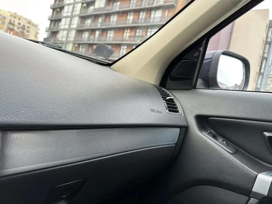 Blue Volvo XC90 2007 in Riga, with an engine capacity of 2.40 L and mileage of 284 thousand km for 5290 €, photo 34 on AUTOMOTO.COM.LV