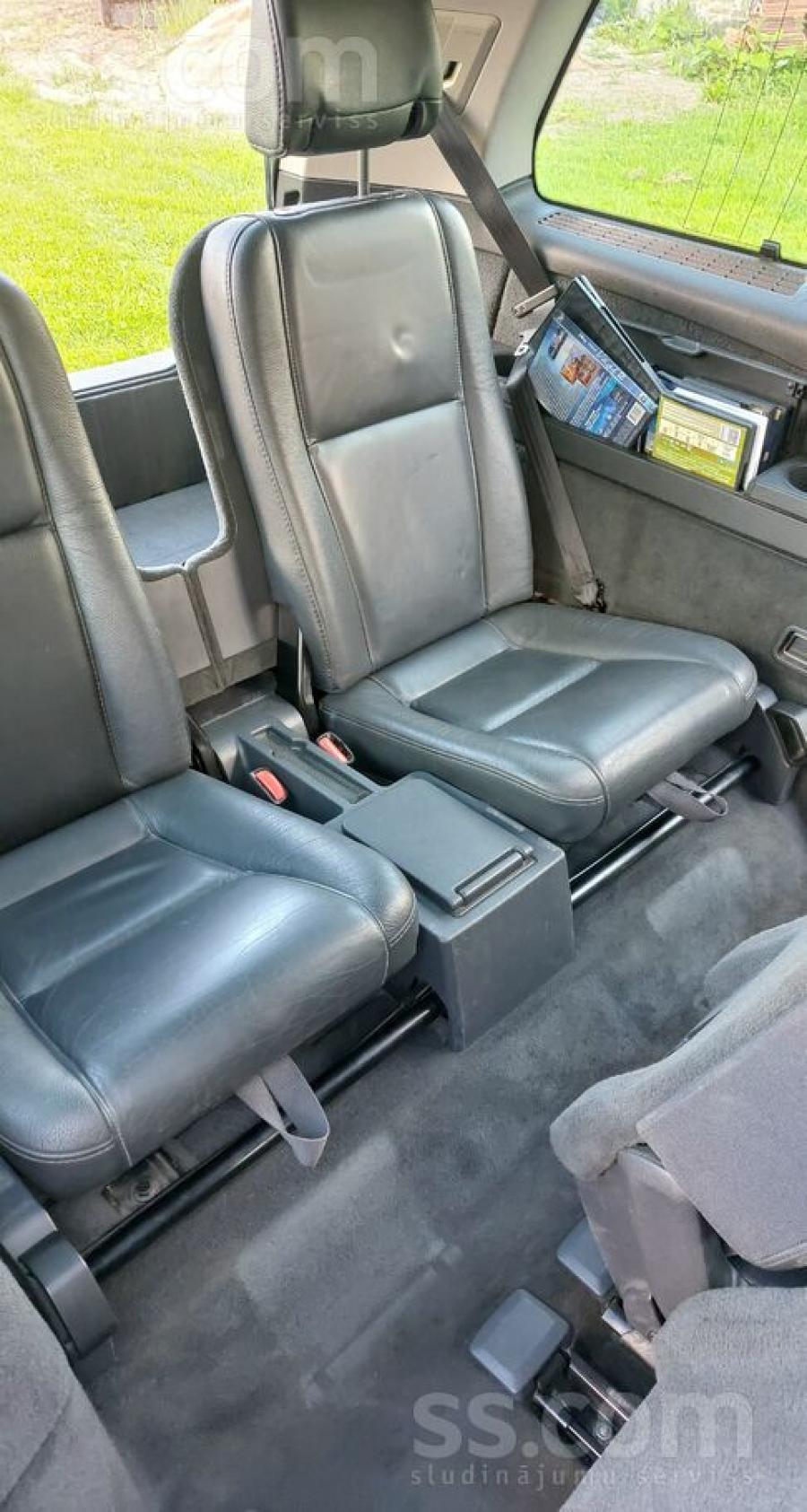 Blue Volvo XC90 2007 in Cesis, with an engine capacity of 2.40 L and mileage of 346 thousand km for 4550 €, photo 12 on AUTOMOTO.COM.LV