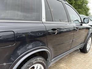 Blue Volvo XC90 2007 in Vilnius, with an engine capacity of 2.40 L and mileage of 315 thousand km for 3950 €, photo 9 on AUTOMOTO.COM.LV