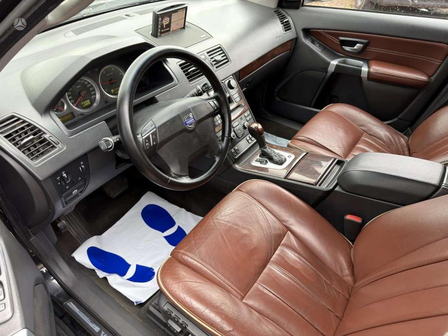 Blue Volvo XC90 2007 in Vilnius, with an engine capacity of 2.40 L and mileage of 315 thousand km for 3950 €, photo 13 on AUTOMOTO.COM.LV